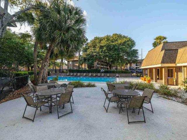Doral Oaks 2 Bedroom Apartment for Rent at 105 Sunnyside Rd, Temple Terrace, FL 33617