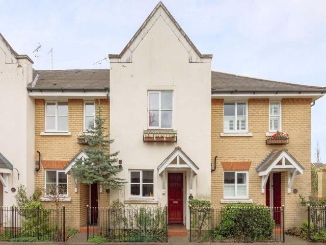 DORCHESTER MEWS, ST MARGARETS. 3 bed terraced house to rent £3,500 pcm £808 pw