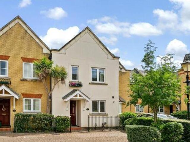 Dorchester Mews, St Margarets, 3 Bedroom End