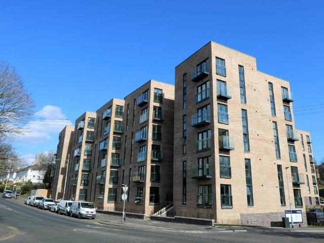 Dorchester Avenue, Glasgow, G12 2 bed flat to rent £1,595 pcm £368 pw