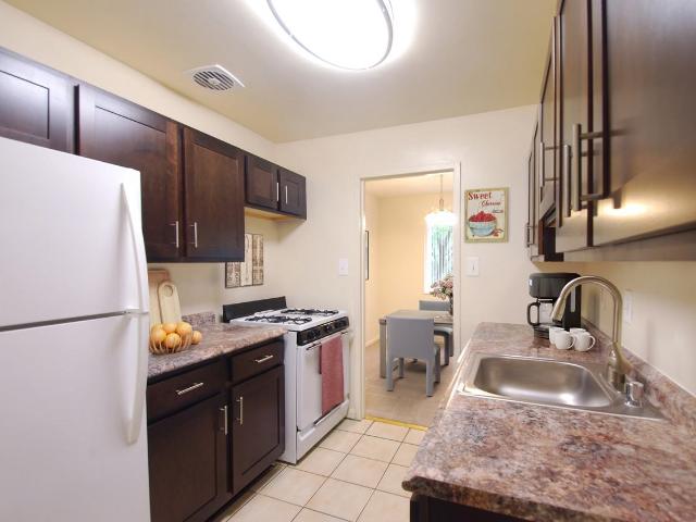Dorchester Apartments Studio Apartment for Rent at 2040 Columbia Pike, Arlington, VA 22204 Columbia Heights South