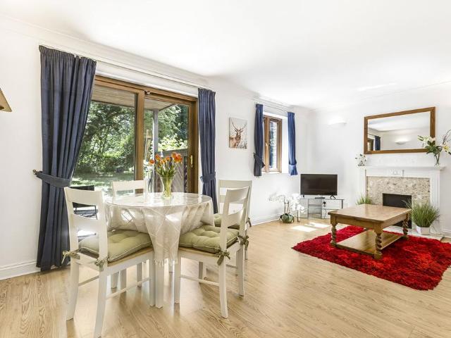DORCHESTER CLOSE, HEADINGTON, OX3 2 bed apartment to rent £2,100 pcm £485 pw