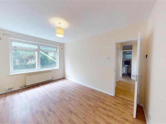 Dorchester Court, Buckingham Road. 2 bed apartment to rent £1,795 pcm £414 pw