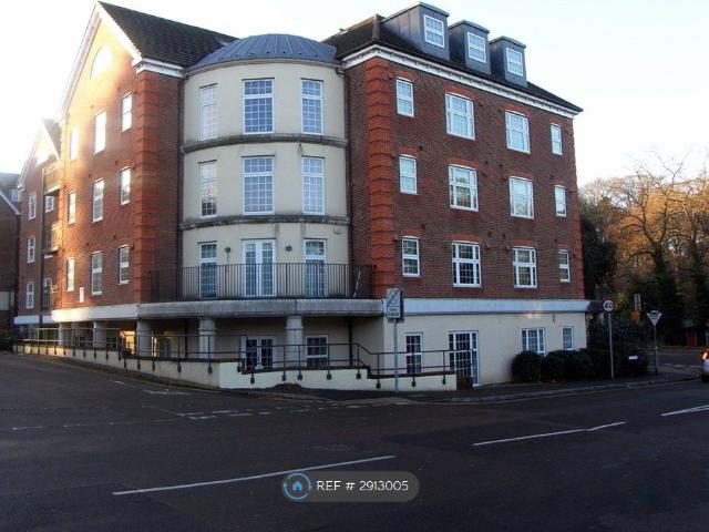 Dorchester Court, Camberley GU15, 2 bed flat to rent, £1,450 pcm | PrimeLocation