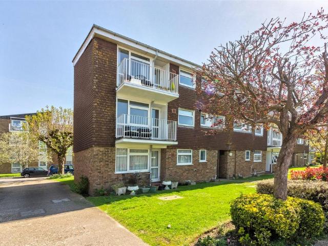 Dorchester Gardens, Worthing 2 bed flat to rent £1,450 pcm £335 pw