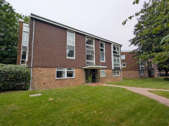 Dorchester Gardens, Worthing BN11, 2 bed flat to rent, £1,325 pcm | PrimeLocation