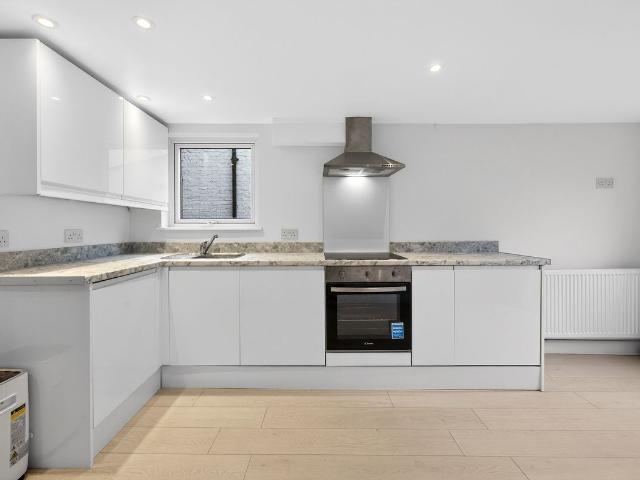 Dorchester Grove, Chiswick, London W4, 1 bed flat to rent, £1,700 pcm | PrimeLocation