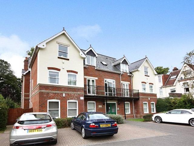 Dorchester Place, 64 Lansdowne Road. 3 bed apartment to rent £1,375 pcm £317 pw