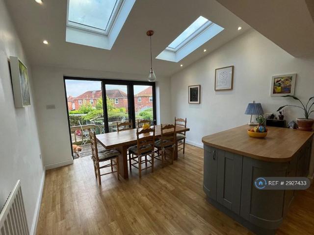 Dorchester Road, Bristol, BS7 3 bed terraced house to rent £2,100 pcm £485 pw