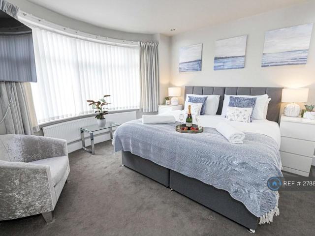 Dorchester Road, Oakdale, BH15 3 bed detached house to rent £1,896 pcm £438 pw