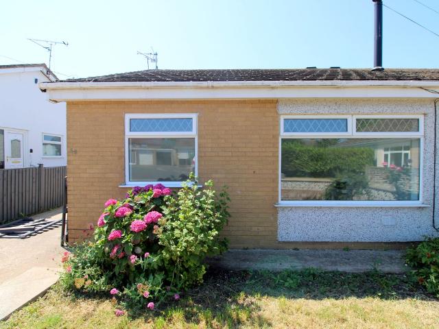 Doren Avenue, Rhyl, Clwyd LL18, 2 bed bungalow to rent, £1,050 pcm | PrimeLocation