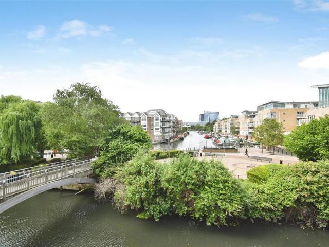 Dorey House, Brentford Lock 2 bed apartment to rent £2,150 pcm £496 pw