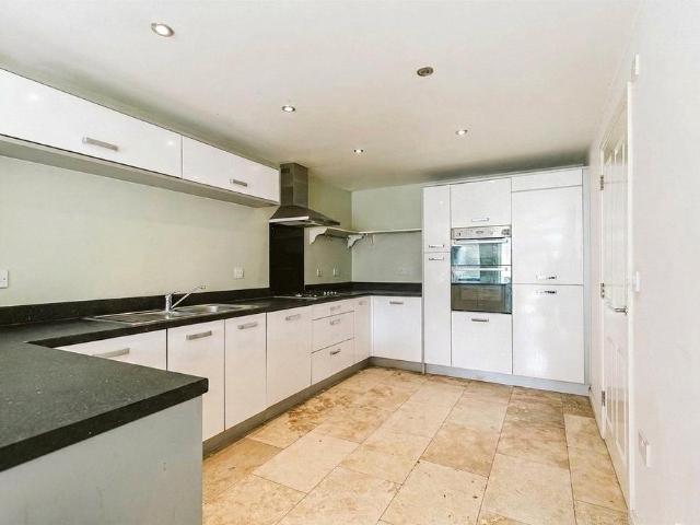 Dorian Road, Horfield, Bristol, BS7 4 bed terraced house to rent £2,700 pcm £623 pw