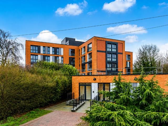 Dorking, Surrey RH4, 1 bed flat to rent, £1,350 pcm | PrimeLocation