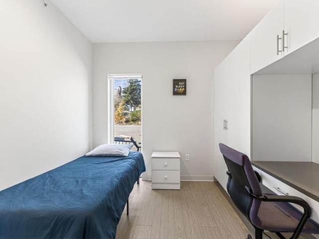 DORM SYTLE LIVING – Comfy CoLiving apt with basket