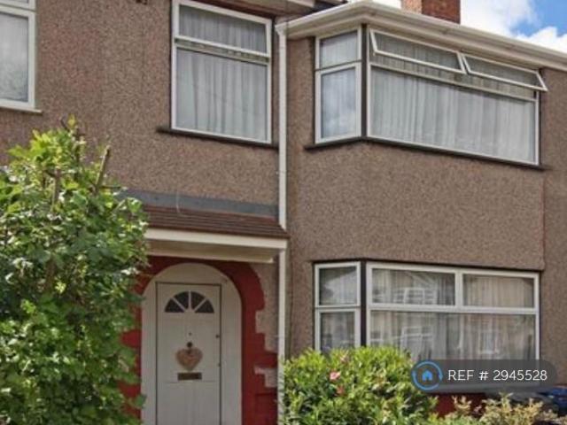 Dormers Avenue, Southall, UB1 4 bed terraced house to rent £2,900 pcm £669 pw