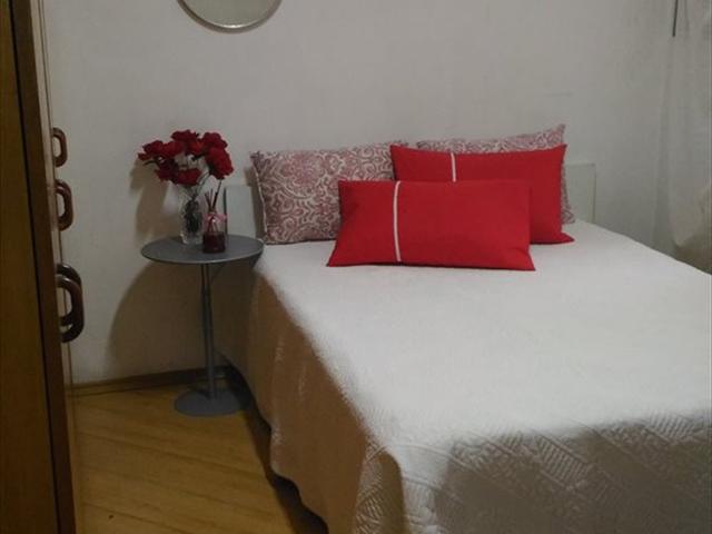 DORMITÓRIO COM CAMA DE CASAL