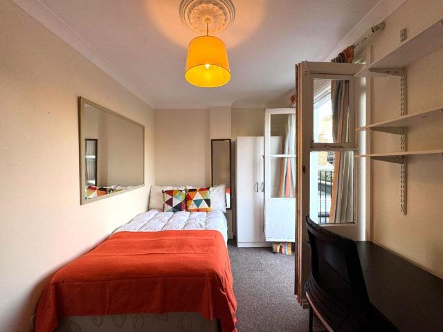 Dorncliffe Road, London SW6, Room to rent, £1,105 pcm | PrimeLocation