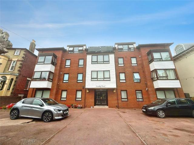 Dorothy Court, Hampshire PO5 4 bed penthouse to rent £2,000 pcm £462 pw