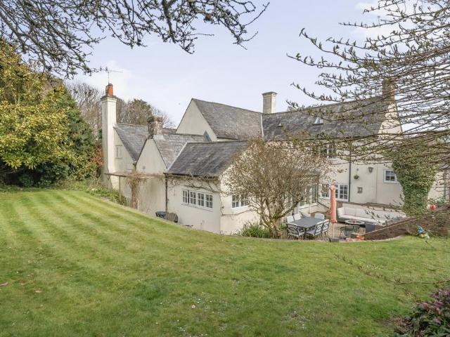 Dorset 5 bed detached house to rent £2,750 pcm £635 pw