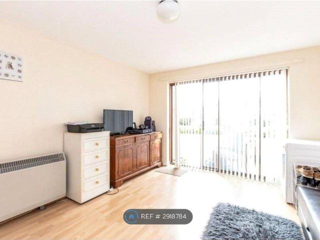 Dorset Court, Camberley GU15, 1 bed flat to rent, £975 pcm | PrimeLocation