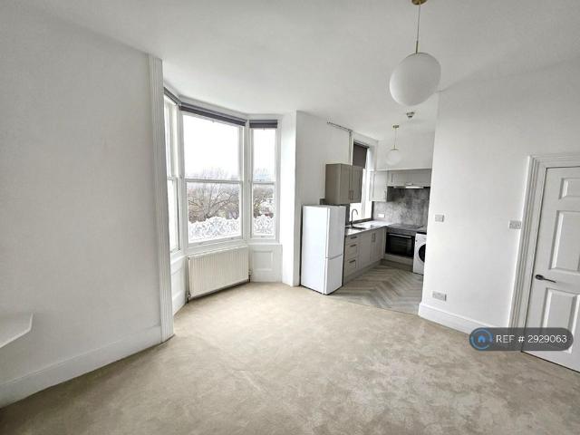 Dorset Gardens, Brighton, BN2 Studio to rent £1,150 pcm £265 pw
