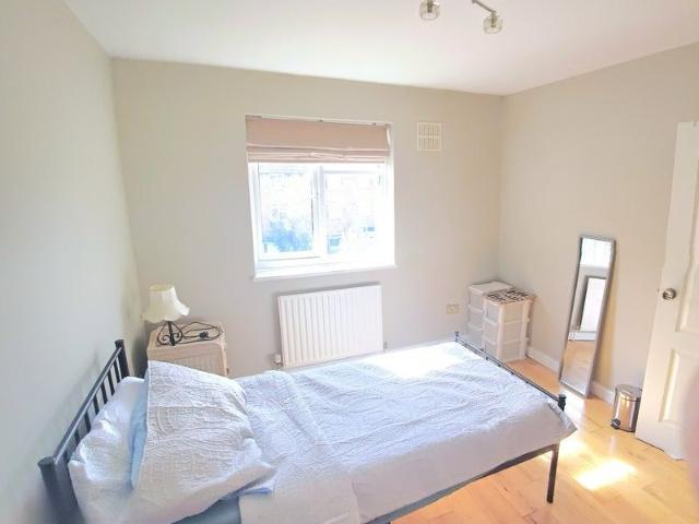 Dorset Gardens, Croydon CR4, Room to rent, £800 pcm | PrimeLocation