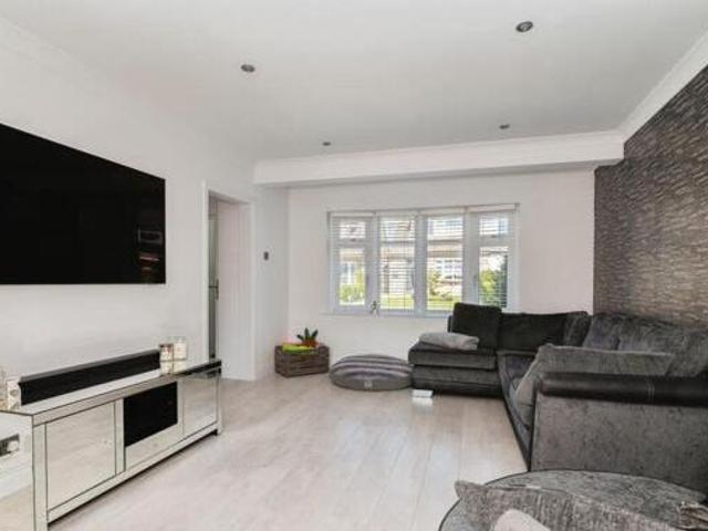 Dorset Gardens, Linford, 3 Bedroom Semi detached