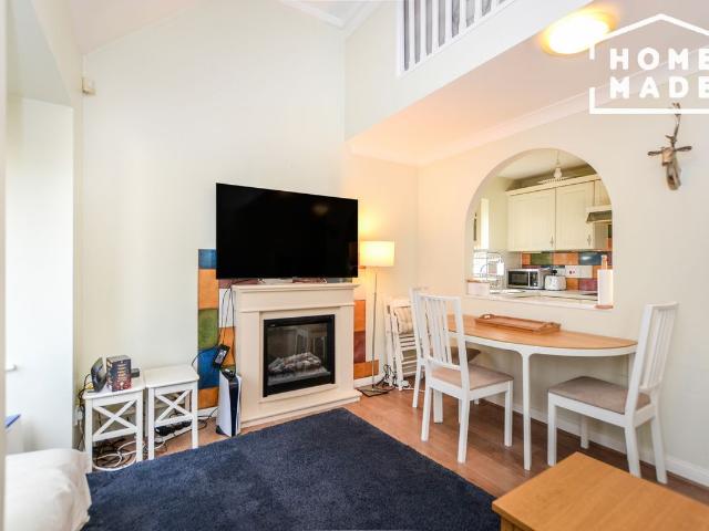 Dorset Mews, Finchley N3, 2 bed maisonette to rent, £2,150 pcm | PrimeLocation