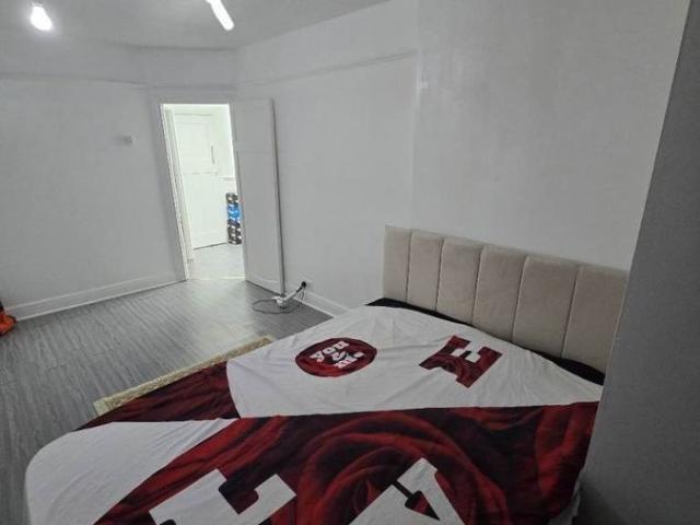 Dorset Road, Mitcham CR4, Room to rent, £800 pcm | PrimeLocation