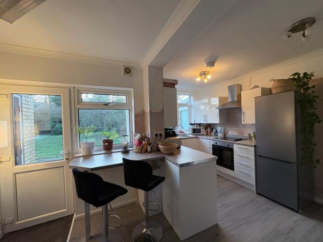 Double Bedroom Walking Train Station CB1