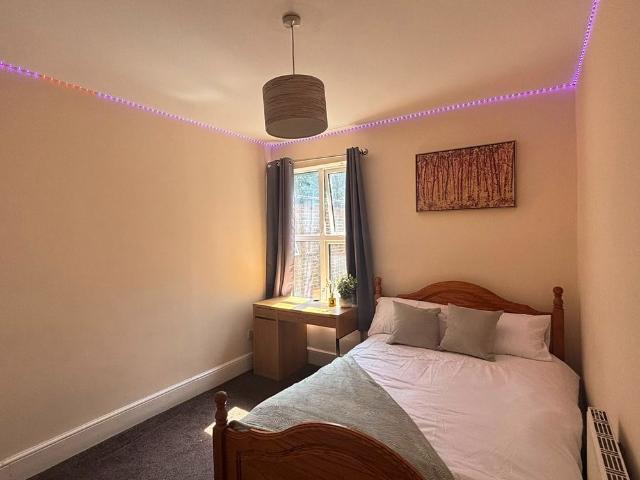 DOUBLE BEDROOM, WATFORD TOWN CENTRE LOCATION Room 6