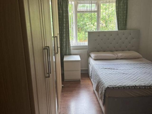 Double bedroom with balcony