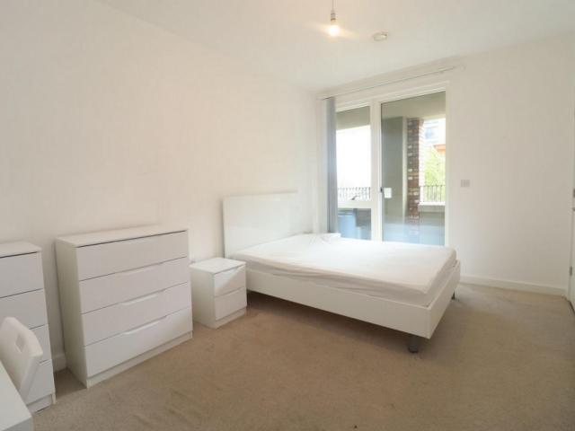 Double bedroom with balcony near University of East London Has a Room