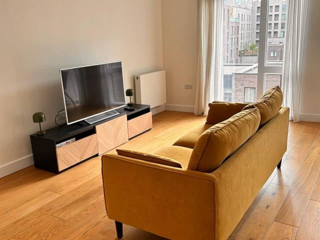 Double Bedroom with separate bathroom Greenwich