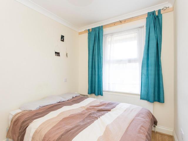 Double bedroom ensuite next to Imperial College London, Hammersmith Hospital Campus Has a Room