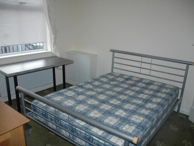 Double bedroom in 4 bedroom house near Platt Fields Park Has a Room