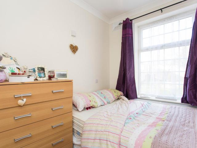 Double bedroom in the White City neighbourhood Has a Room