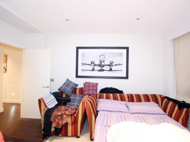 Double bedroom in a student flat, in Chelsea Has a Room