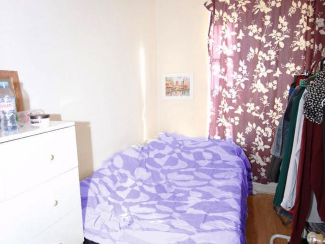 Double bedroom in a student flat, in Marylebone Has a Room