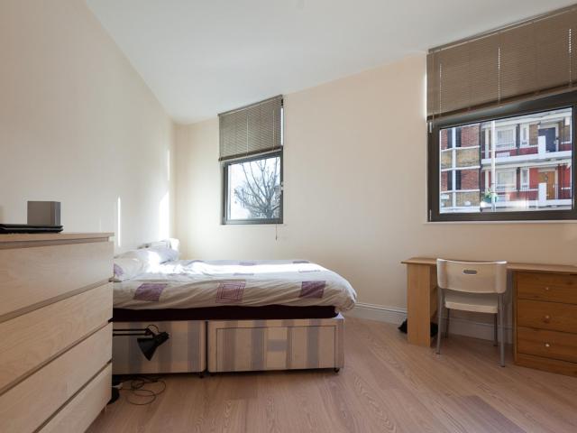 Double bedroom in a 4 bedroom flat, in Southwark Has a Room