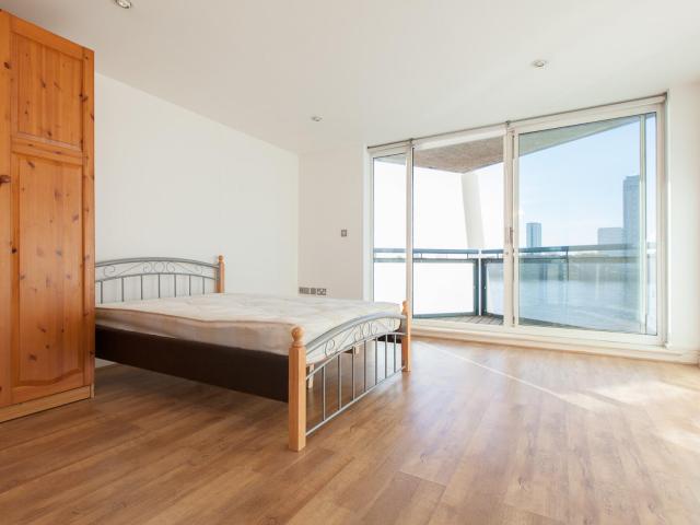 Double bedroom in Isle of dogs Has a Room