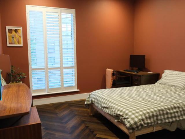 Double bedroom in luxury Haggerston apartment w/ private marble bathroom 2 3 nights p/w only