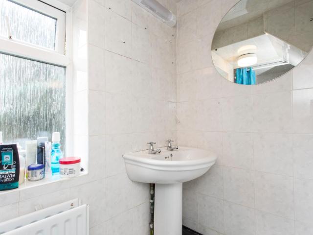 Double bedroom near Acton Park Has a Room