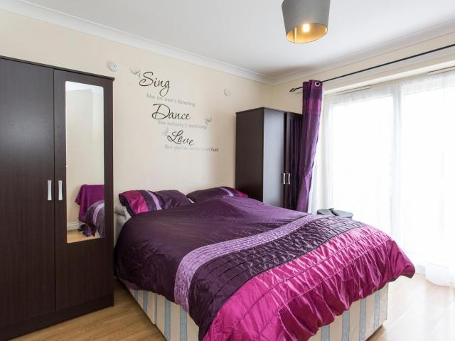Double bedroom near Imperial College London Hammersmith Hospital Campus Has a Room