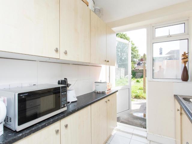 Double bedroom near the West London Art Factory Gallery Has a Room