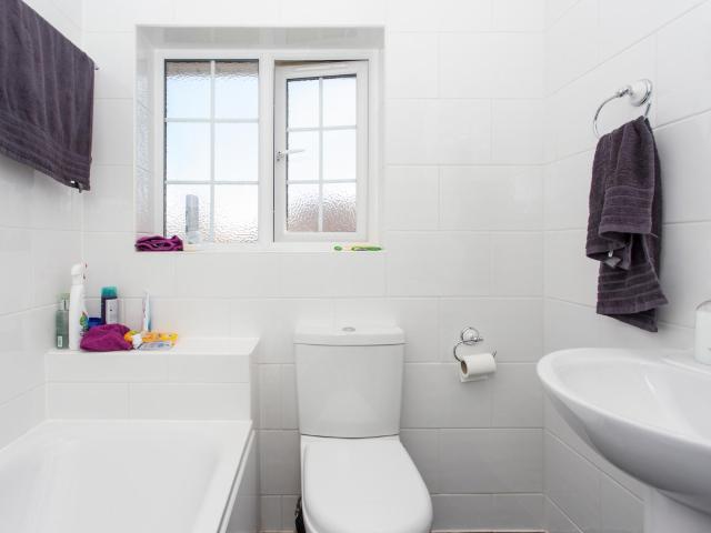 Double bedroom near the Imperial College London Hammersmith Hospital Campus Has a Room