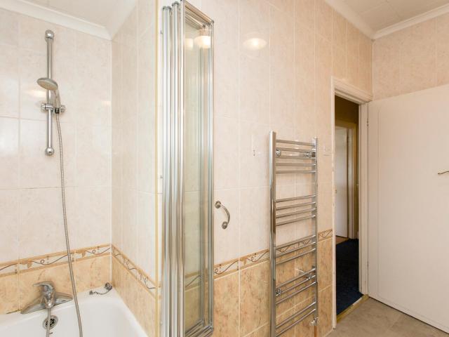 Double bedroom near the North Acton tube station Has a Room