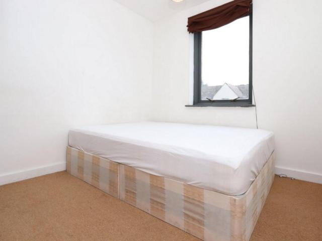 Double bedroom near Willwall Park Has a Room