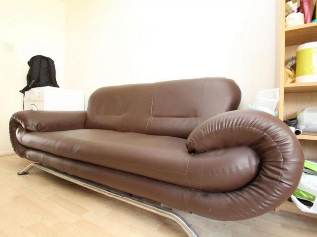 Double bedroom near Willwall Park Has a Room